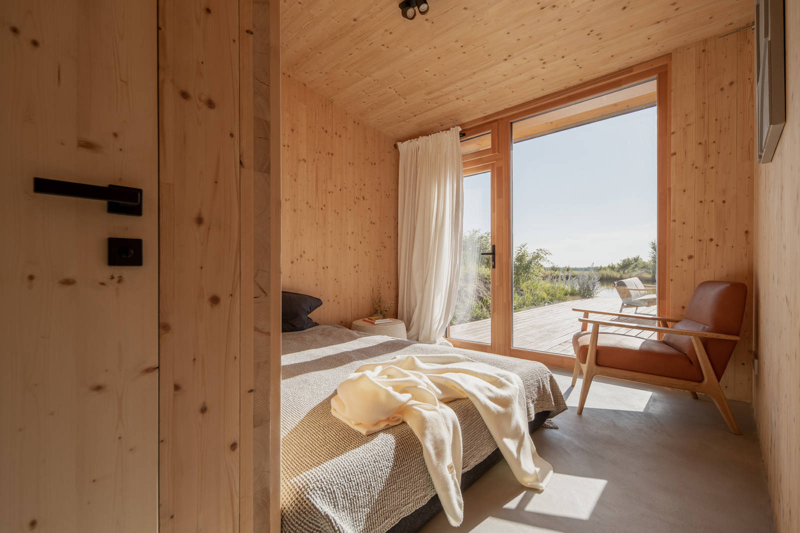 The Rock Cabins | HELLO WOOD