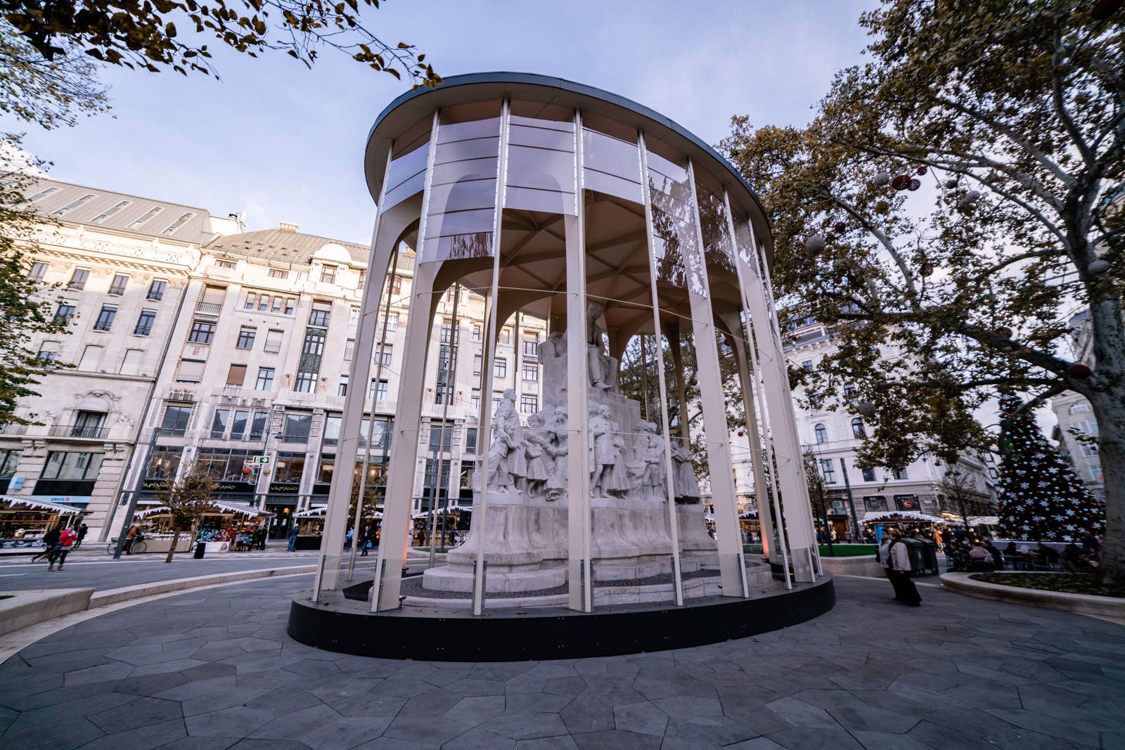 Art Shield - Vörösmarty Pavilion | HELLO WOOD